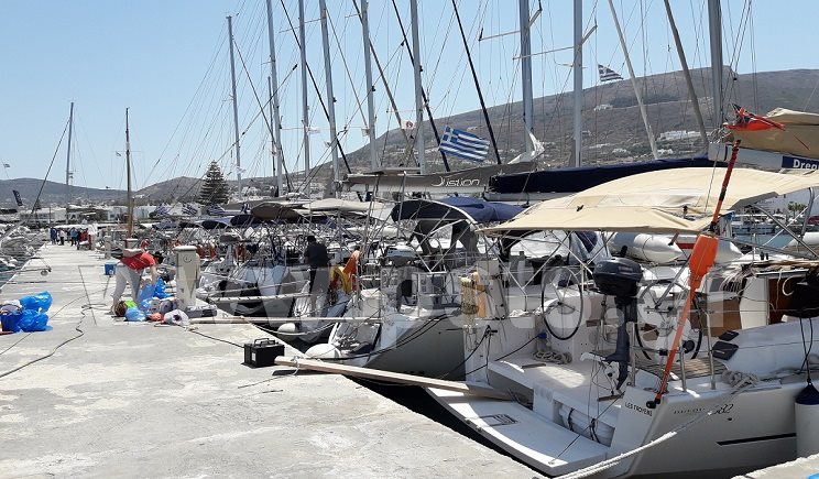 Μηχανική βλάβη σε τουριστικό σκάφος στη Ρόδο | Νέα | Εκτακτη ...