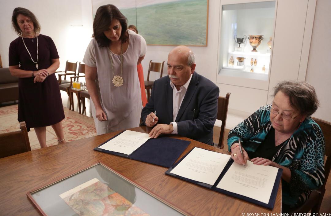 Δωρεά έργων του ζωγράφου και χαράκτη Βάλια Σεμερτζίδη στη Βιβλιοθήκη ...