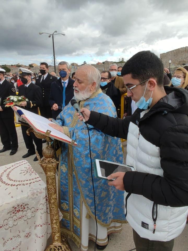 Ο εορτασμός των Θεοφανείων στον Άγιο Παντελεήμονα και η ρίψη του Τιμίου ...