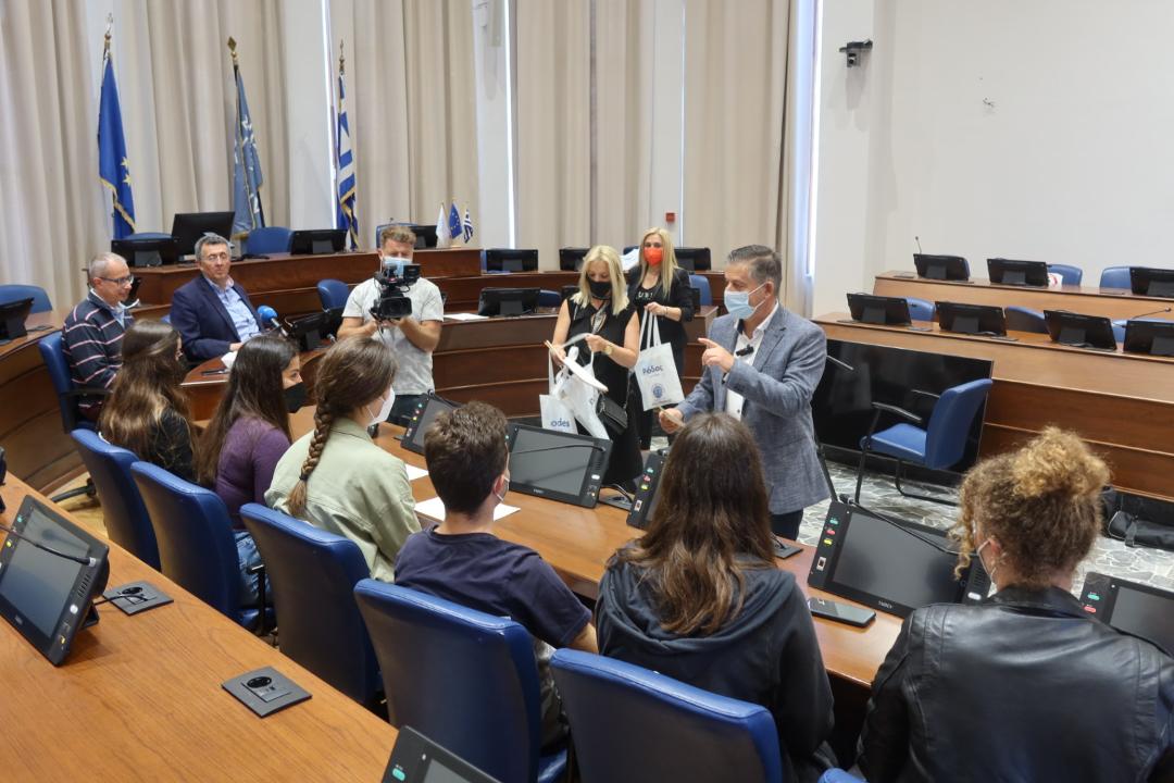 Ο Δήμος Ρόδου τίμησε τους μαθητές και τις μαθήτριες του 3ου ΓΕΛ – Νέα ...