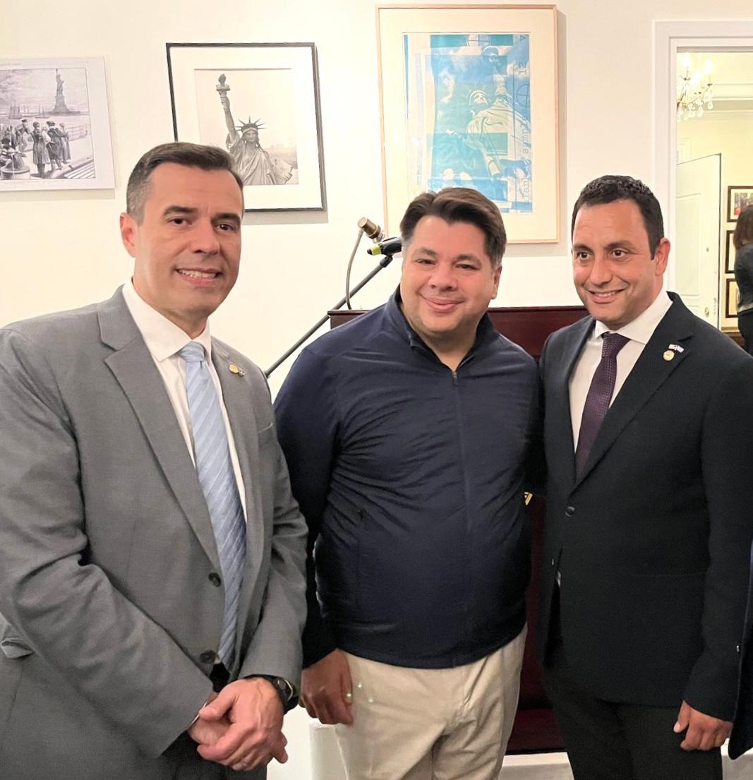 Ο Αντώνης Γιαννικουρής στη συνάντηση της ΑΧΕΠΑ ΕΛΛΑΣ με τον νέο Πρέσβη ...