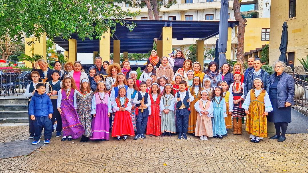 Το έθιμο της «Χελιδόνας» αναβίωσαν για την άνοιξη τα παιδιά του Λυκείου ...