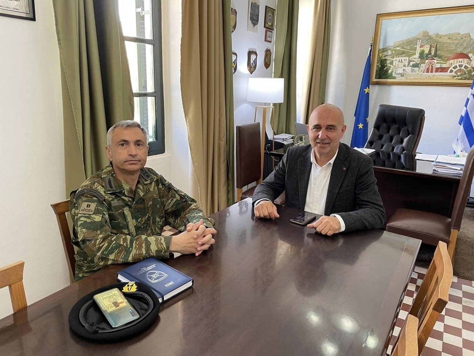 Στο γραφείο Δημάρχου Λέρου ο νέος Ταξίαρχος | Νέα | Εκτακτη ...
