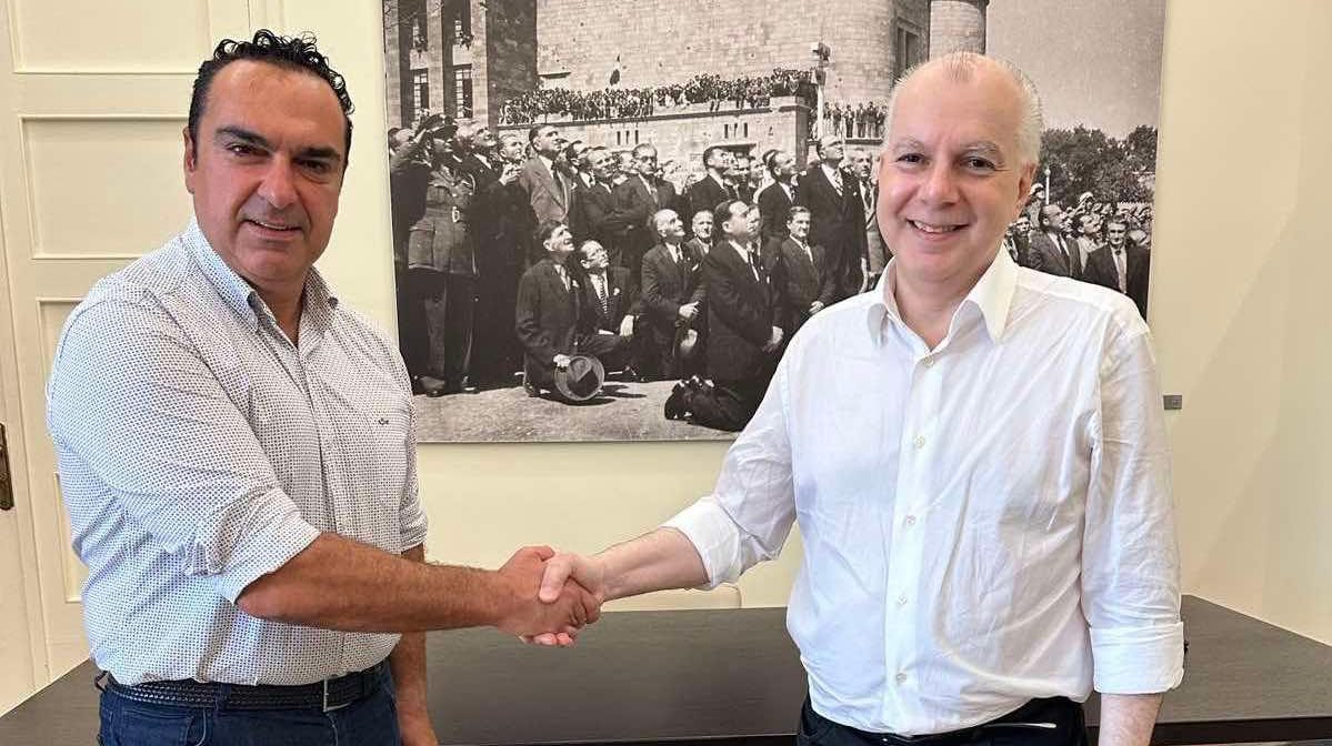 Η πρώτη ένωση: Μαζί με τον δήμαρχο ο Γιάννης Φλεβαρης – Νέα | Εκτακτη ...