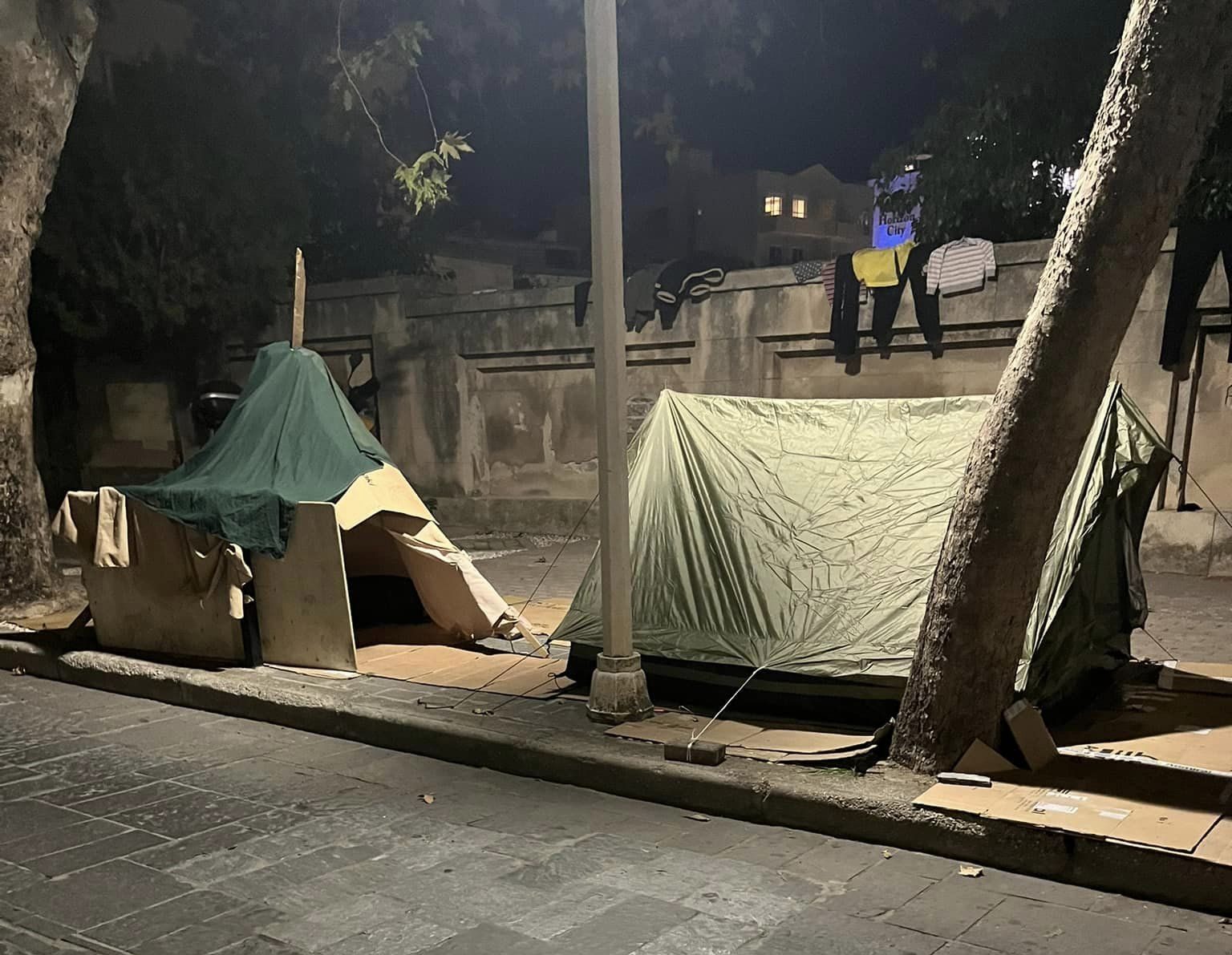 Ο κ. Καιρίδης τα ρίχνει στους ξενοδόχους και την αστυνομία για τους ...